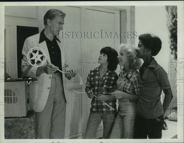 1980, Pediatrician Dr. Lendon Smith Speaks To Children - mjp41295 ...