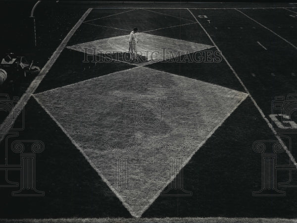 1992 Press Photo Carroll College - Pat Bucci Paints End Zone, Waukesha ...