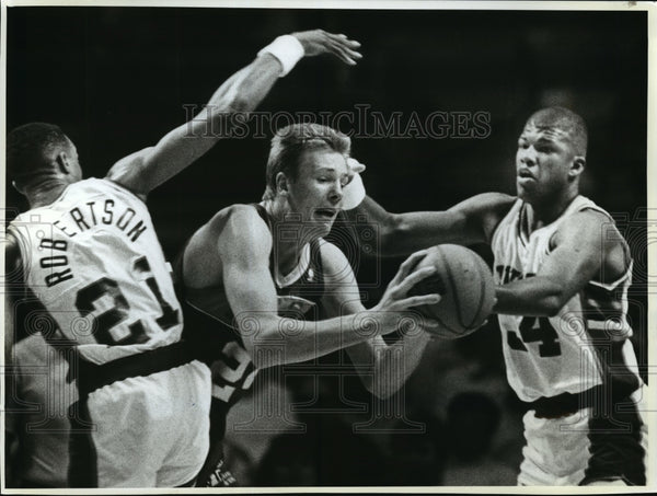 1990 Milwaukee basketball player Greg "Cadillac" Anderson in action ...