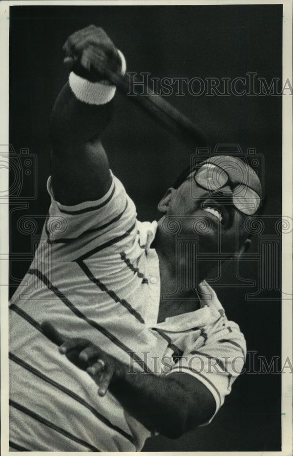 1987 Press Photo Erroll Davis, President, Wisconsin Power & Light play ...