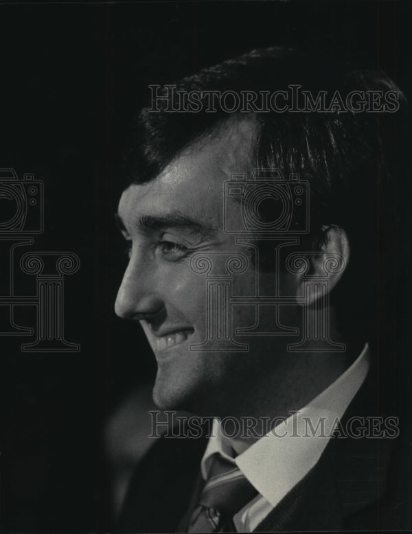 1986 Press Photo New owner of the Milwaukee Wave soccer team, Mike Cus ...