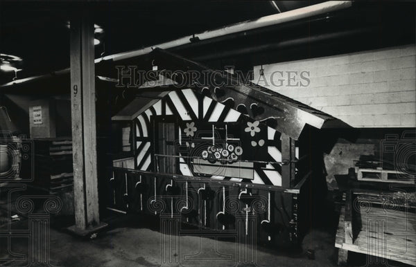 1993 Press Photo Chalet of Milwaukee Brewers mascot, Bernie Brewer in ...