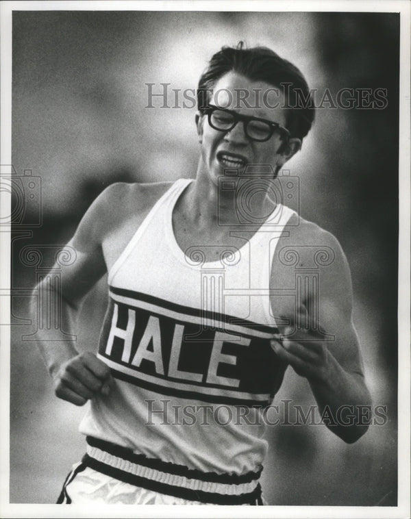 1971 Press Photo West Allis Nathan Hale High School Track Team Miler J ...