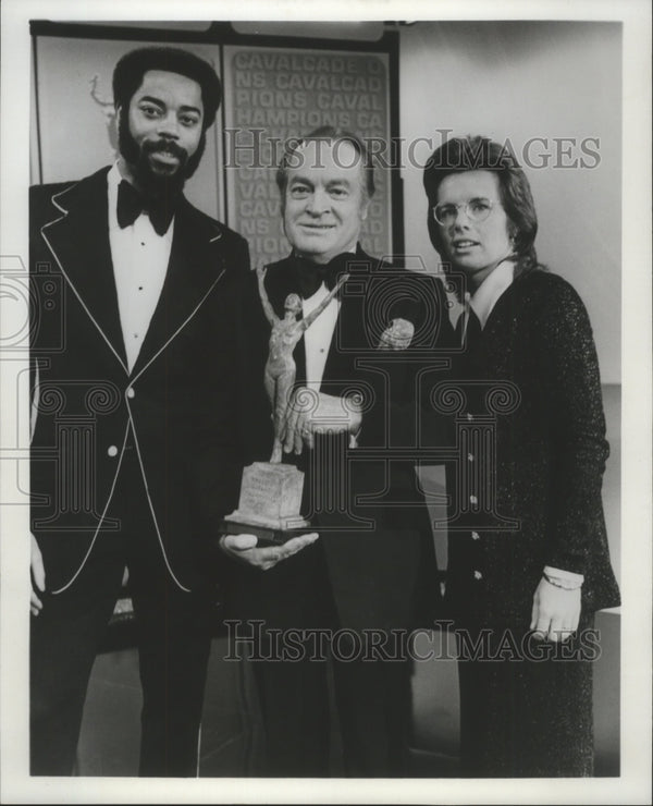 1974 Press Photo Sports Show's Walt Frazier, Bob Hope And Billie Jean ...