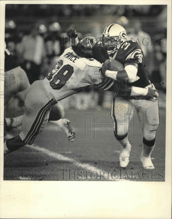 1985 Press Photo Green Bay Packers player Gerry Ellis fends tackler du ...