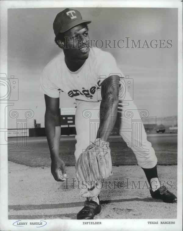 1974 Press Photo Lenny Randle, infielder with Texas Ranges reaching fo ...