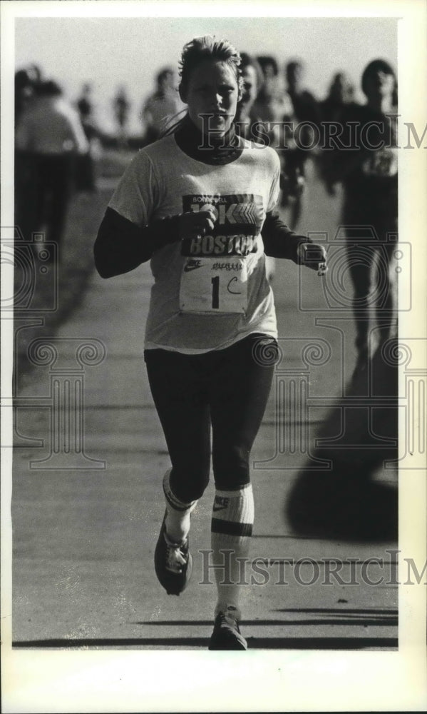 1981 Press Photo Kim Merrit during at the Nike / Milwaukee Discovery R ...