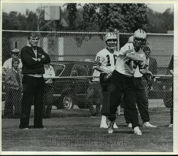 1985 Press Photo Green Bay Packers coach Forrest Gregg needs to trim r ...