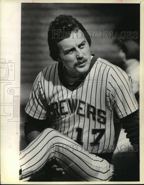 1980 Press Photo Jim Gantner in uniform limbering up before a game ...