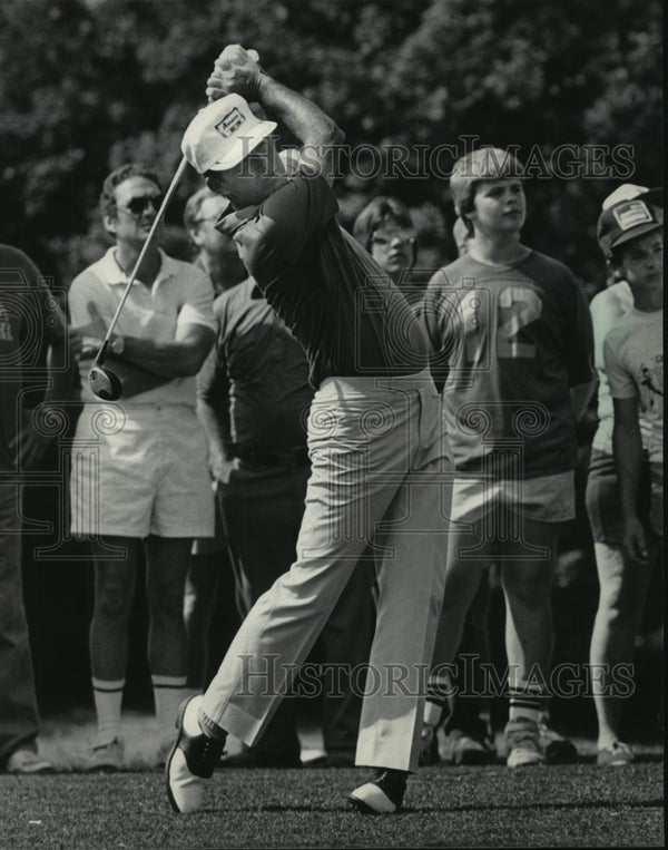 1985 Press Photo Golfer Lou Graham hit his tee shot on number 3 at Cur ...