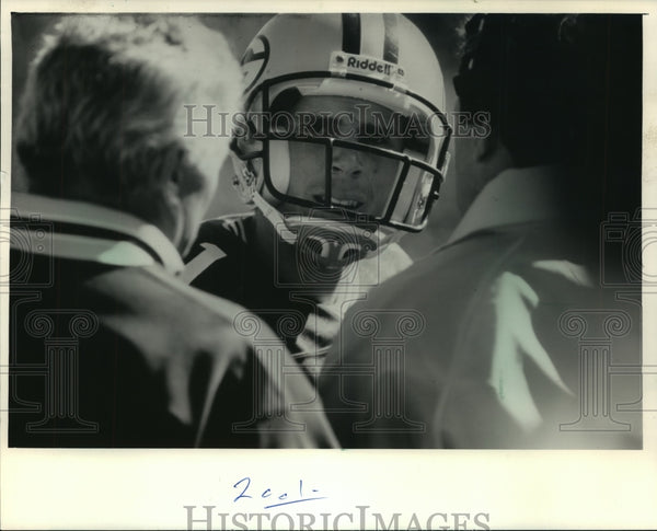 1987 Press Photo Green Bay Packers Alan Risher Talks to Coaches on the ...