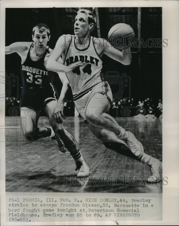 1968 Press Photo Bradley's Rich Donley, 44, rushes from Marquette's Ro ...