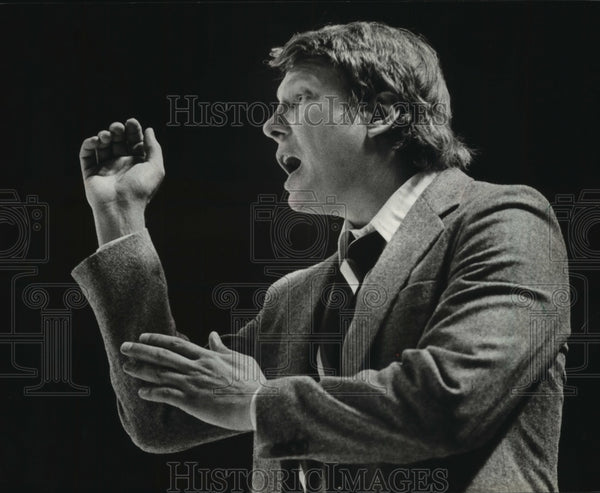 1980 Press Photo Milwaukee Bucks' Coach Don Nelson Calling For the Fou ...