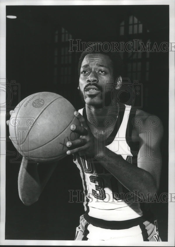 1975 Press Photo UWM basketball player, Vince Jordan - mjt14050 ...