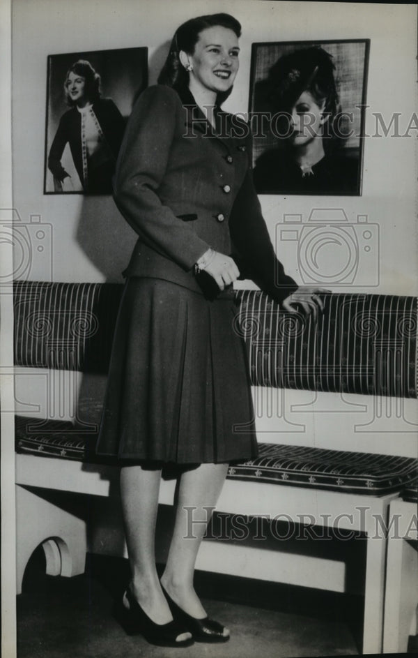 1946 Press Photo Marjorie Ann Bong in Beverly Hills, California - mjw0 ...