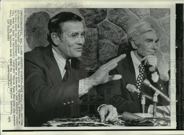 1972 Press Photo Paul Giel, talks about being Minnesota's athletic dir ...