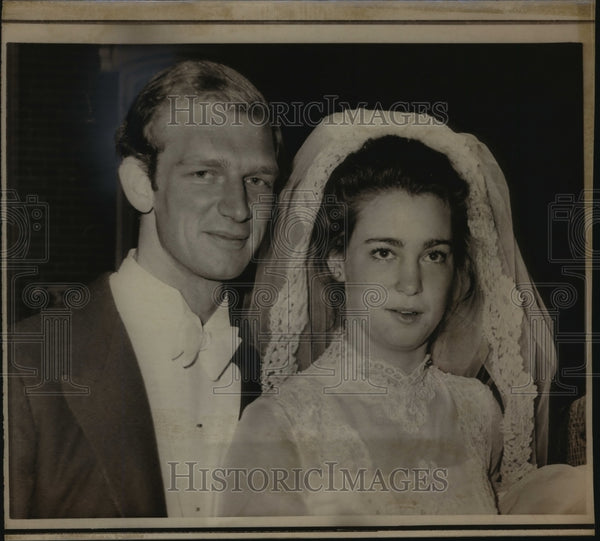 1971 Press Photo Susan Eisenhower weds Alexander Hugh Bradshaw in Penn ...