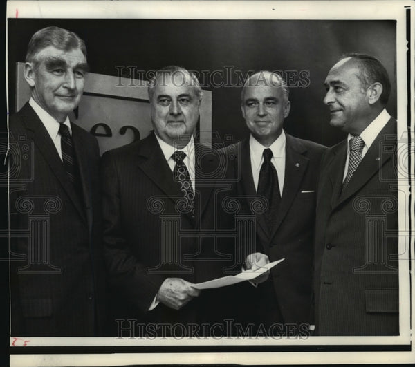 1972 Press Photo Arthur M. Wood, Gordon M. Metcalf, and Dean Swift - m ...