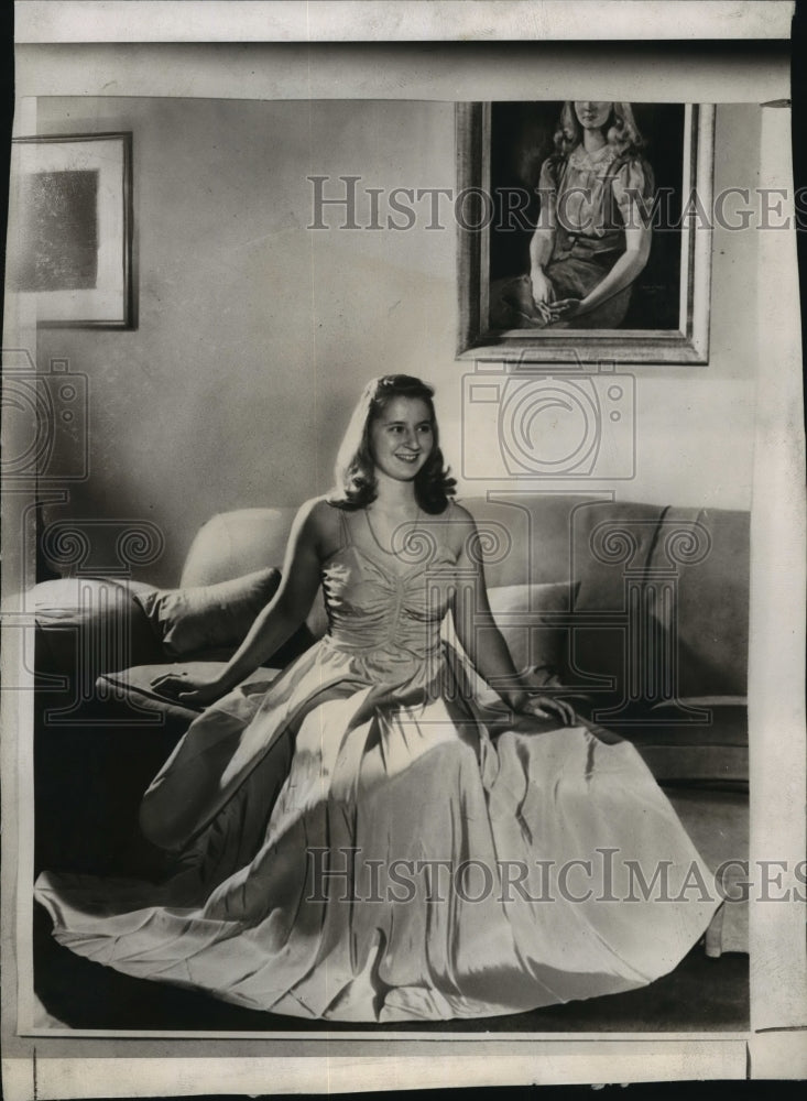 1941 Press Photo Mary Peck, debutante from Milwaukee, Wisconsin. - mjx ...