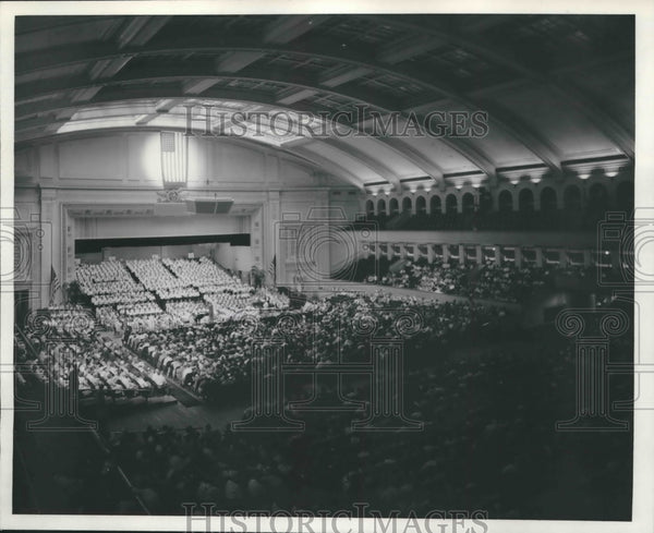 1950 Press Photo Patrons Fill Bruce Hall in Milwaukee Auditorium - mjx ...