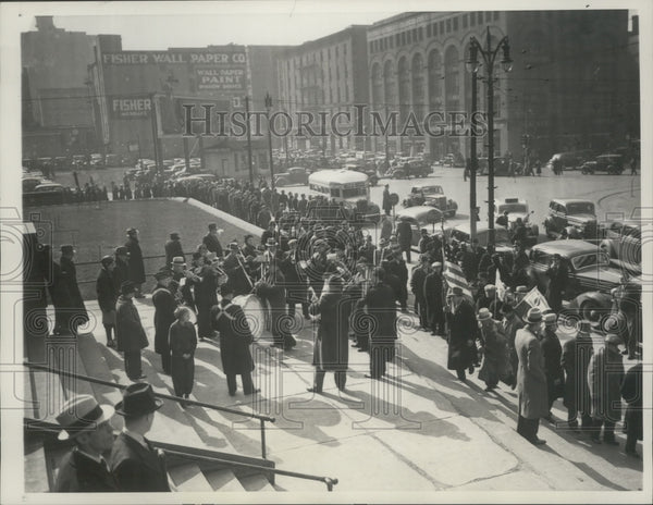1937 Press Photo Detroit Michigan, Union Strikers Picketing the Court ...