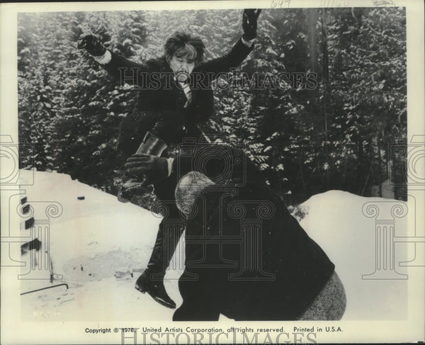 1976 Press Photo Charles Bronson & Archie Moore in "Breakheart Pass ...