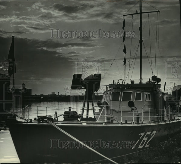 1954 Press Photo HMCS Wolf, a Canadian motor torpedo boat in the Milwa ...