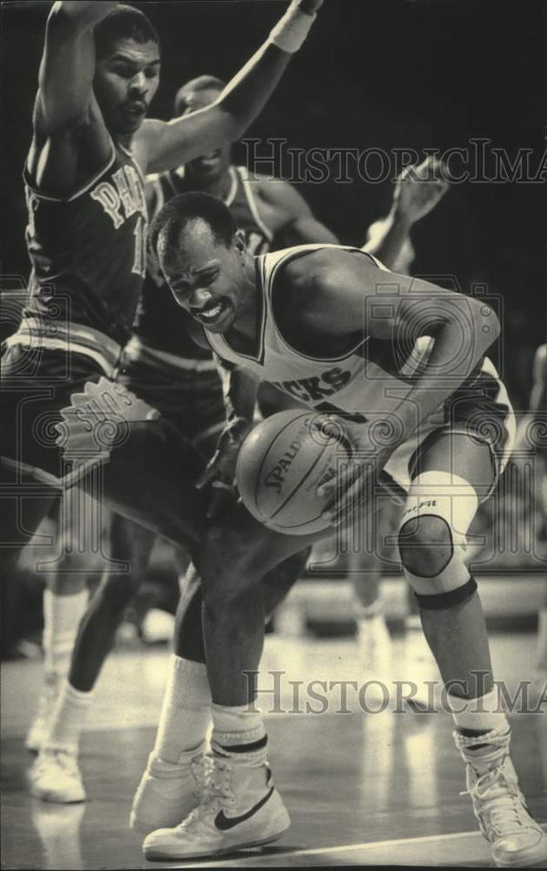 1990 Milwaukee Bucks player, Sidney Moncrief with basketball - Historic ...