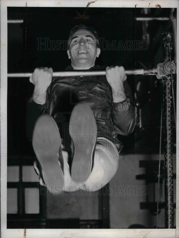 1942 Press Photo Ray Mack of the Cleveland Indians Working Out ...
