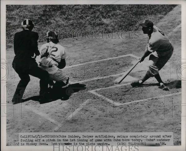 1951 Press Photo Duke Snider Dodgers outfielder Mickey Owen Cubs Catch ...
