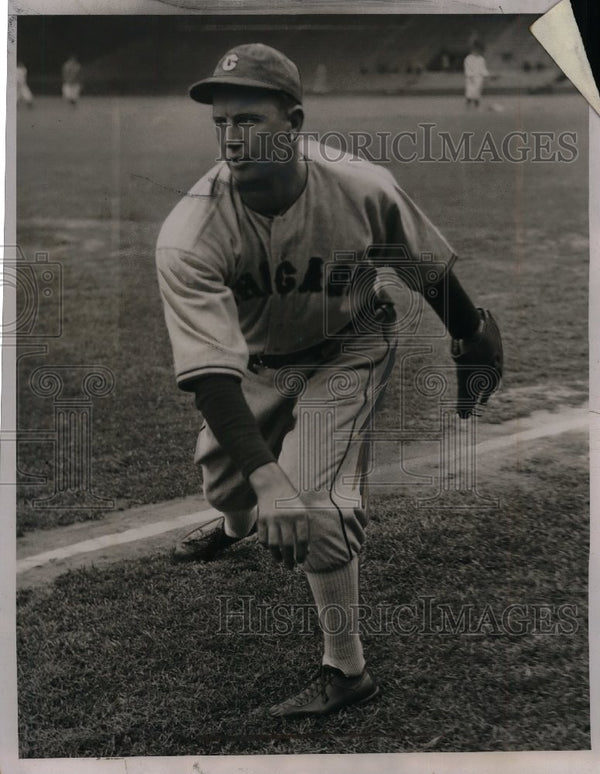 1935 Press Photo Chicago pitcher, John Whitehead in action - nea07700 ...