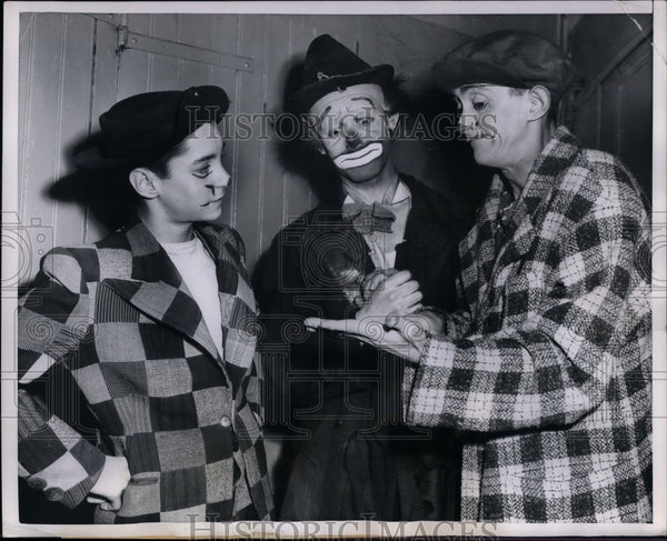 1954 Press Photo Clowns ready for a circus performance - nea17018 ...