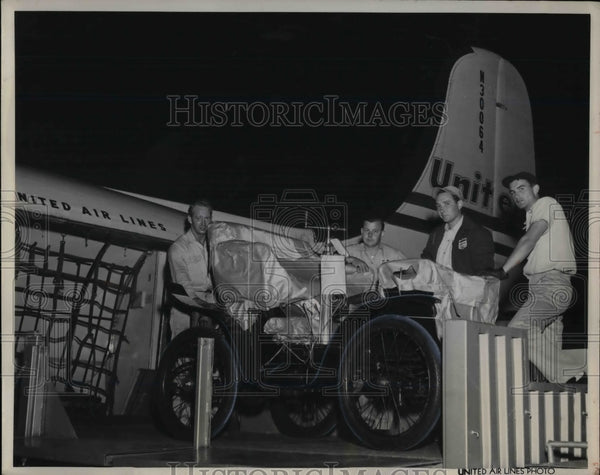 1953 1893 De Dion auto loaded onto UA plane in Chicago for NY ...