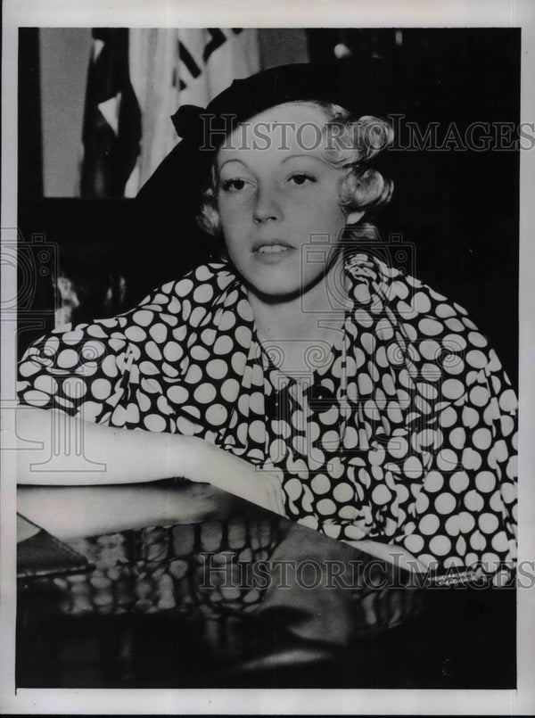 1934 Mrs. Milton Bren, Screen Colony, on the witness stand - Historic ...