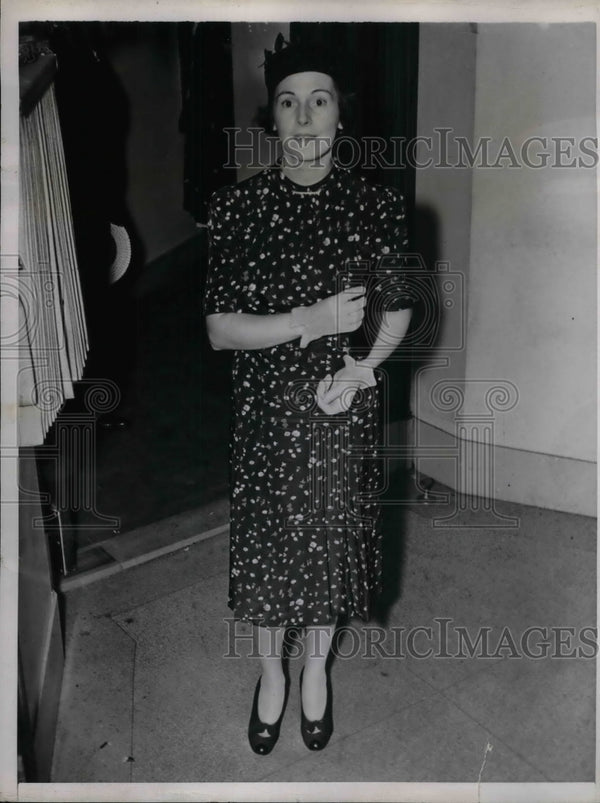 1938 Mrs. Thomas Dewey wife of Distric Attorney at Supreme Court ...