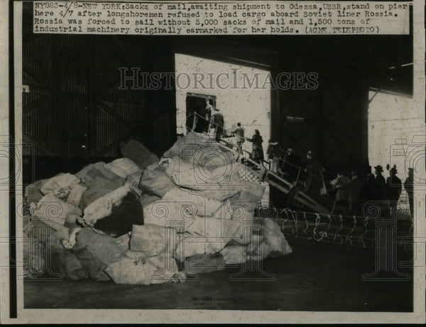 1948 Press Photo Mail for Soviet liner 'Rossia" due to longshoreman st ...