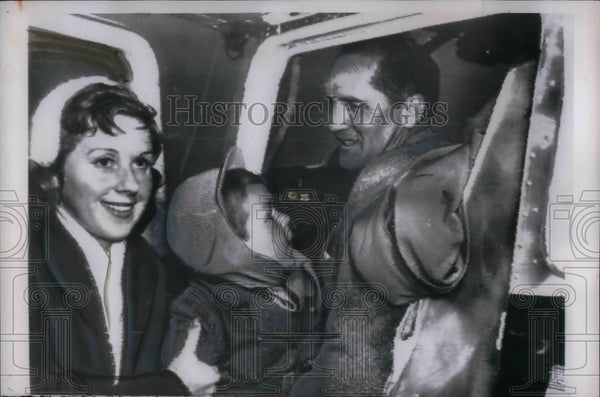 1956 Press Photo Captain William Judd Wife Colette Toussus Le Noble fl ...