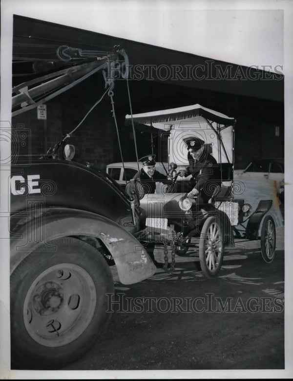 1960 Patrolmen Robert Henigman & William Vargo Look At 1900 Surrey ...