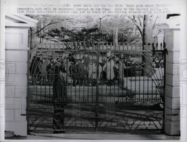 1963 Large Crowd gathered in front of White House to pay respect to ...