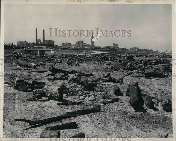 Press Photo View of Cleveland Shoreline during a Drought Season ...