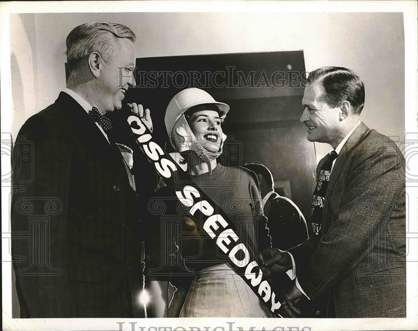 1948 Press Photo Miss Indianapolis Speedway Jane Cartwright Being Crow ...