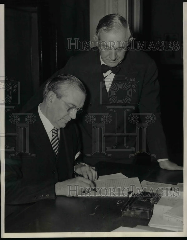 1941 Colonel Edwin Halsey & Senator Tom Connelly - Historic Images