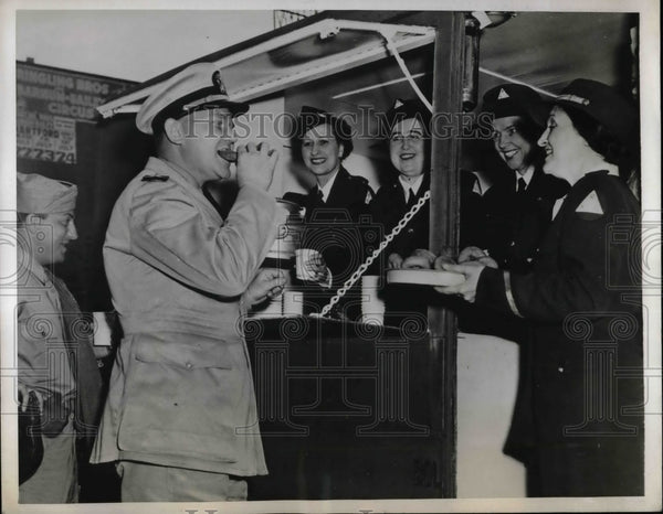 1943 navy Lt. Paul Bridwell Mrs. Irene Kennedy Richard Valente ...