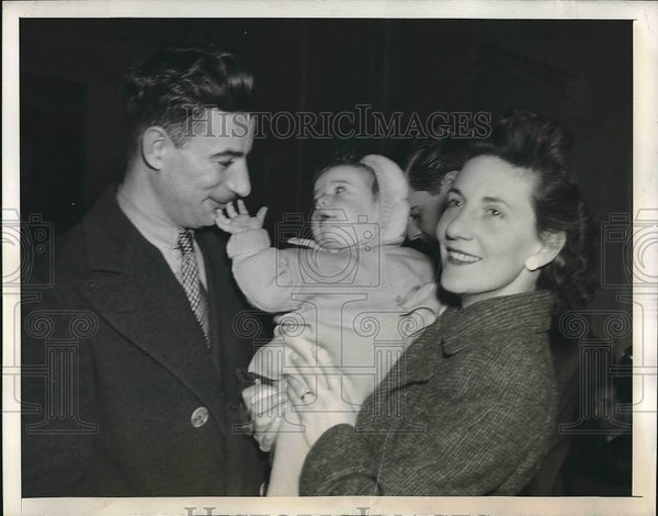 1946 Sgt. & Mrs. Dorothy Falleck with Daughter, Carol - Historic Images
