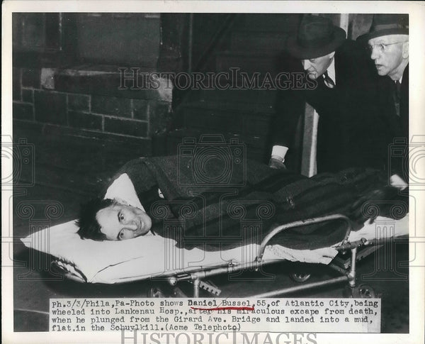 1949 Press Photo Daniel Bussel, 55, after plunge from Girard Avenue Br ...