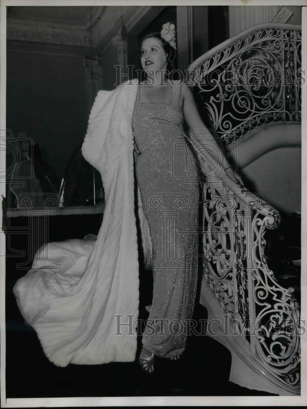 1937 Dorothy Gavreau in Russian Empire gown in NYC - nea65025 ...