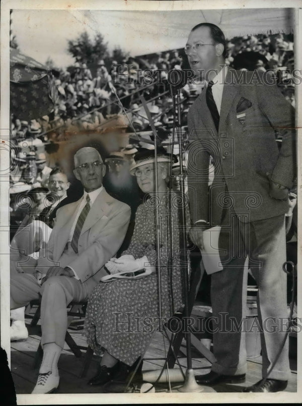 1940 St Louis, Mo. RM Dodrill, Dr Francis Townsend & wife - Historic Images