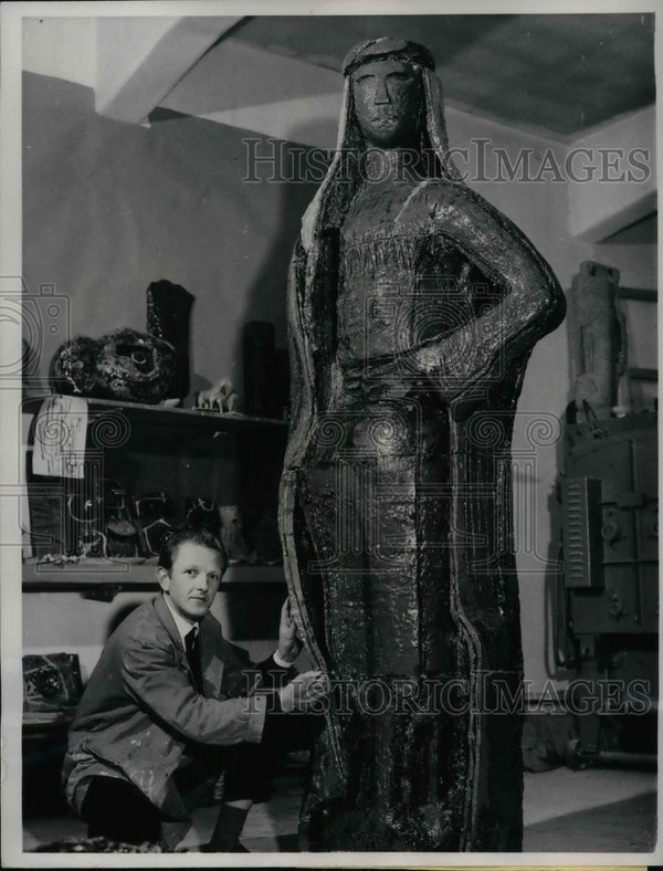 1961 Press Photo Sculptro Luigi Gheno & his work in his studio ...