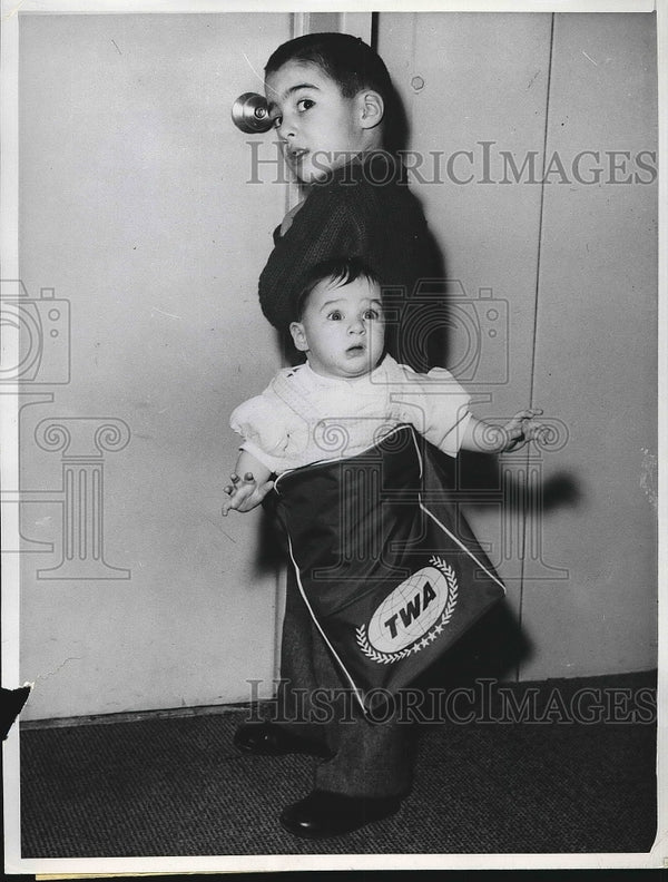 1961 Laura Hayman and her brother Nicky Hayman - Historic Images