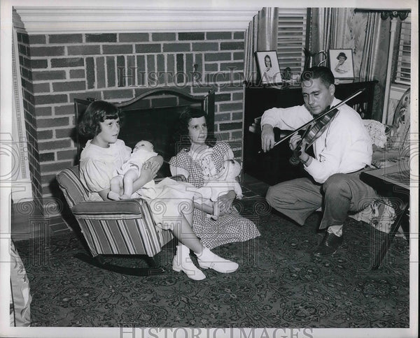 1951 Manager Harold Watkins with his daughters Megan and Marilyn ...